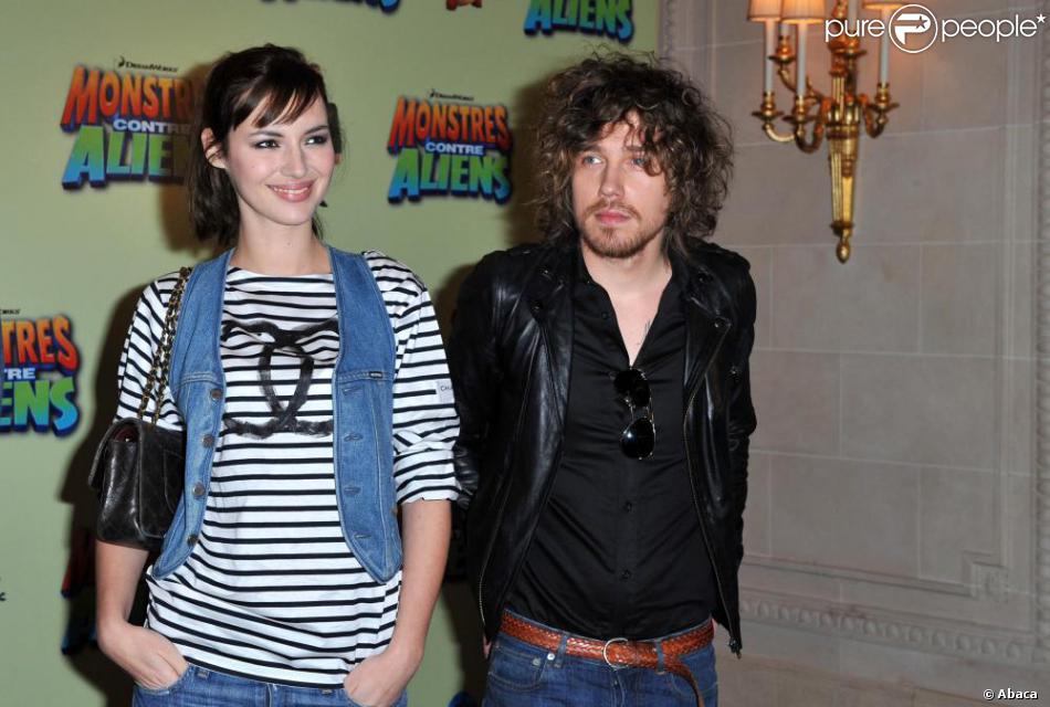 Louise Bourgoin et Julien Doré en mars 2009 lors du photocall de ...