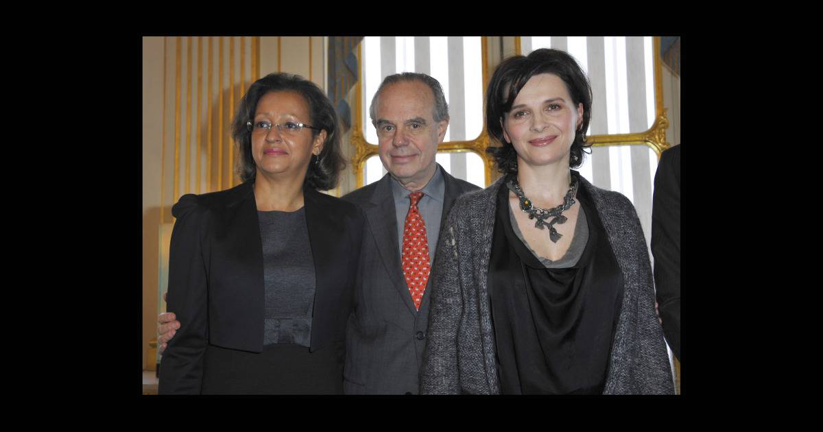 La Conférence De Presse Du Printemps Des Poètes Avec La Présence De