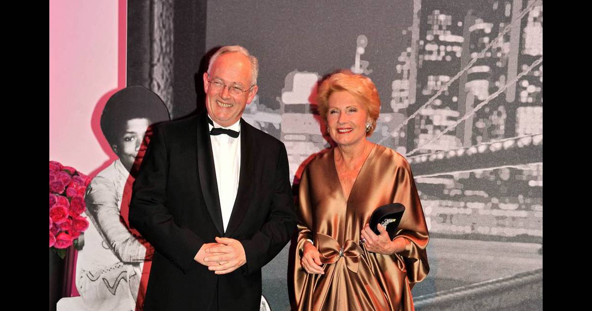 Michel Roger et madame Jean-Bernard Raimond au Bal de la Rose 2011, le ...