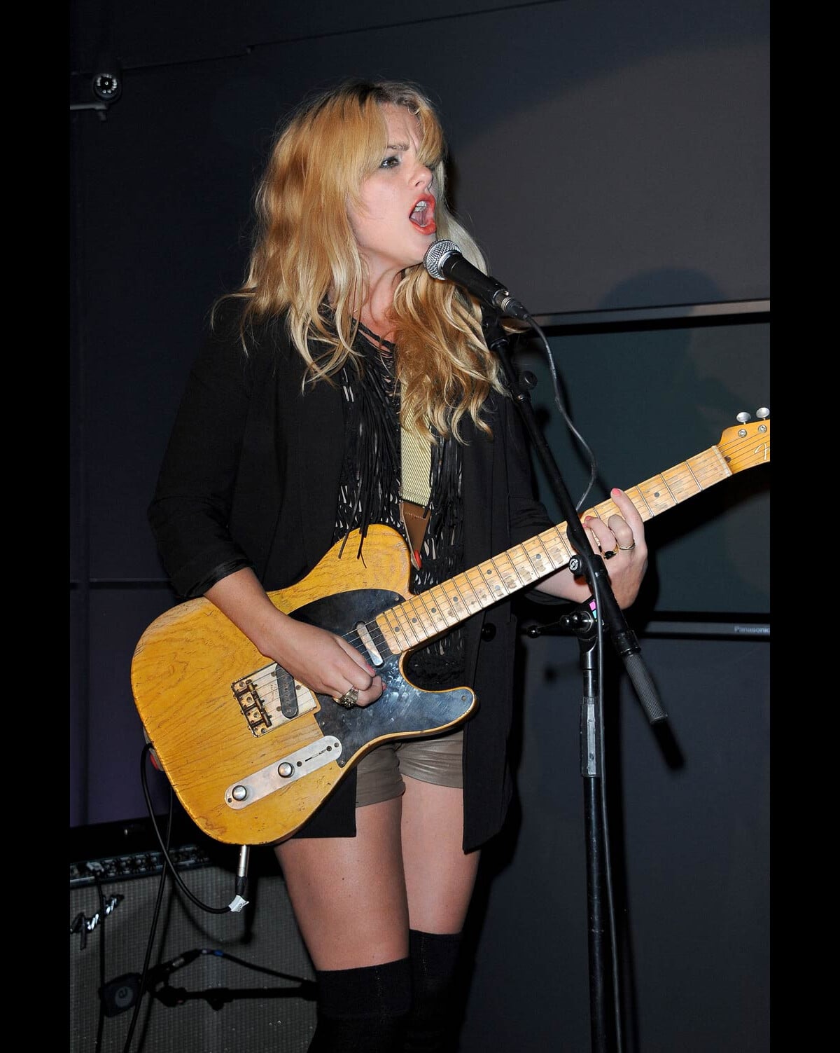 Photo : Alice Gold en livre à l'occasion de la présentation de la Fiat ...