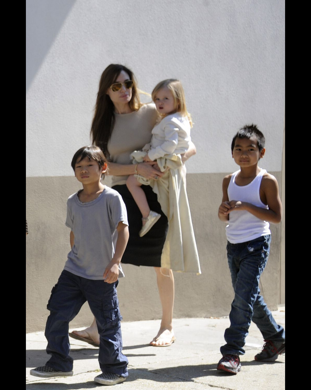 Photo Angelina Jolie Avec Sa Fille Vivienne Et Ses Fils Pax Et Maddox
