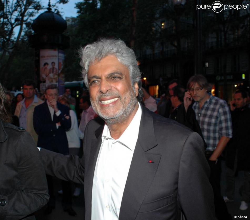 Enrico Macias lors du concert de Charles Aznavour à l'Olympia à Paris ...