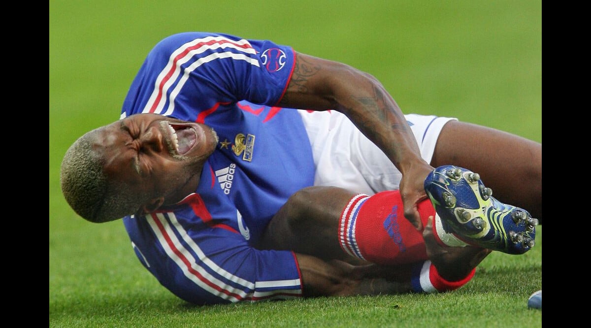 Vidéo : Djibril Cissé victime d'une fracture le 7 juin 2006, à Saint ...