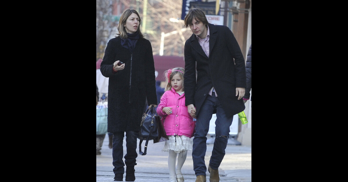 Sofia Coppola : Shopping de Noël avec son Thomas Mars et leur fille ...