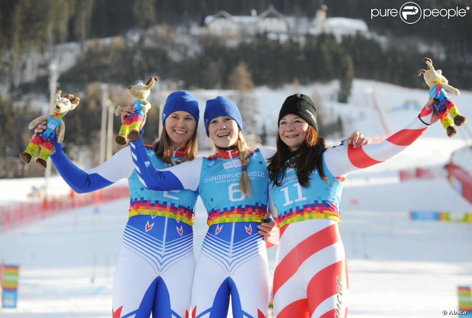 Clara Direz en or (au centre) et Estelle Alphand en argent (à gauche ...