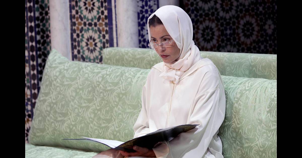 La princesse Lalla Meryem au mausolée Mohammed V, le 2 mars 2012 à ...