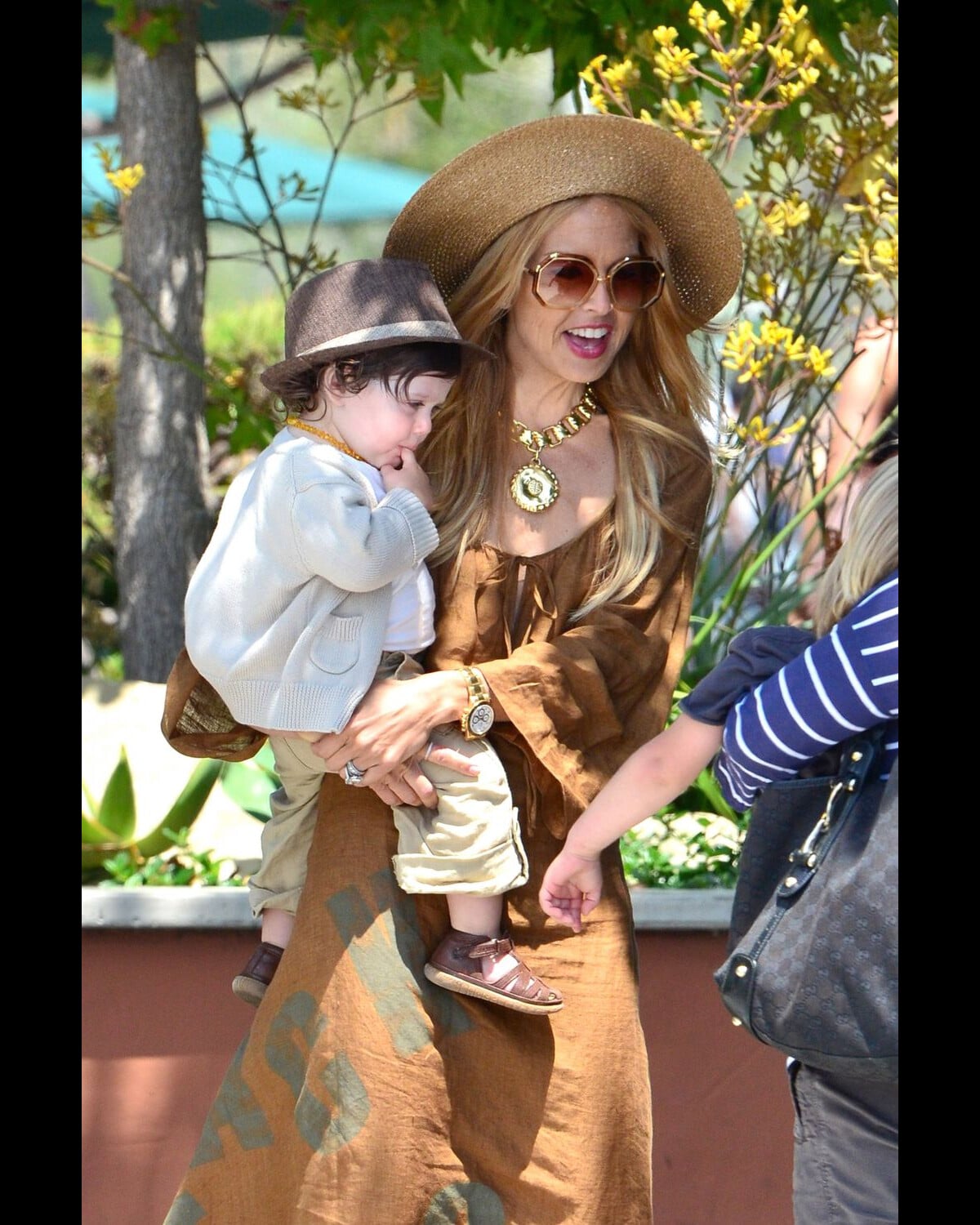 Photo : Rachel Zoe et son fils Skyler à Malibu, le 11 juillet 2012 ...
