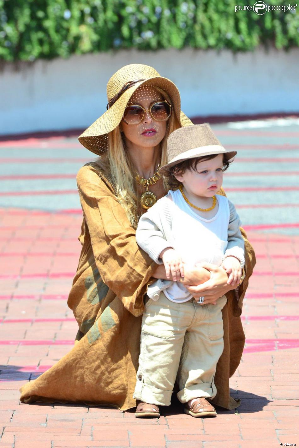 Rachel Zoe et son fils Skyler s'amusent après avoir déjeuné au Malibu ...