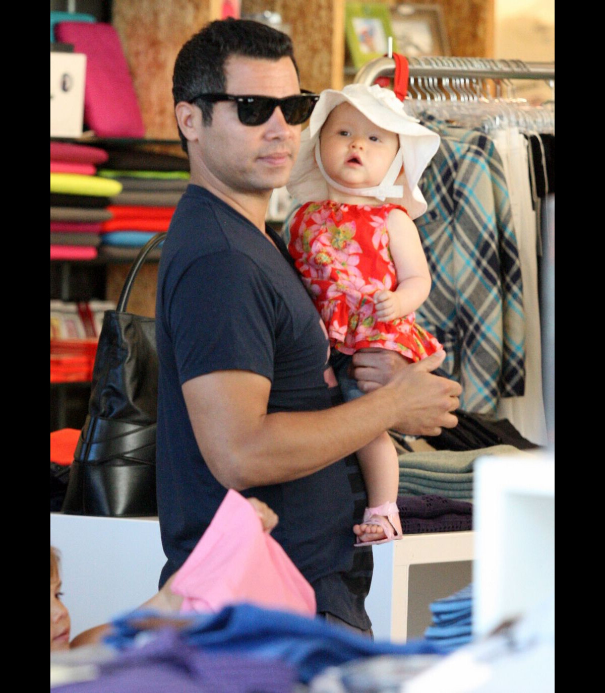 Photo : Cash Warren, papa poule lors d'une sortie familiale à Los ...