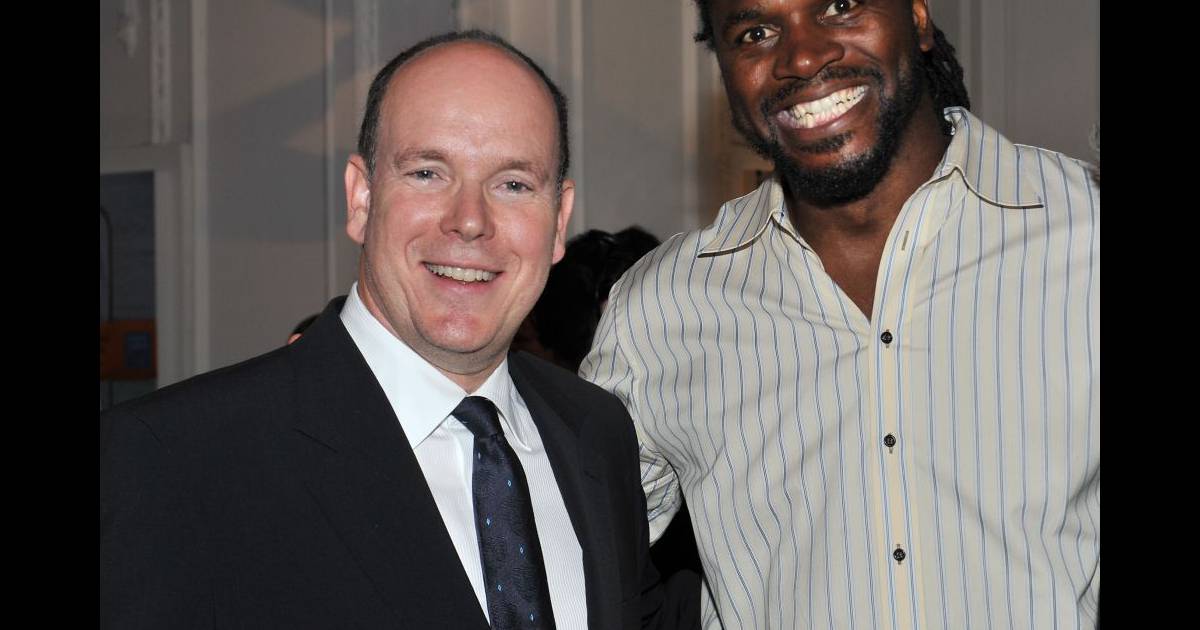 Le prince Albert de Monaco, ici avec le boxeur Audley Harrison, donnait ...