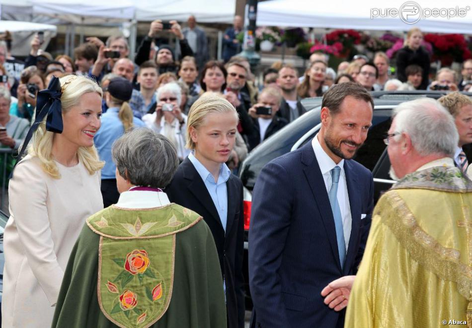 Marius Borg, le fils de 15 ans de la princesse Mette-Marit de Norvège, a été prié d'arrêter de ...