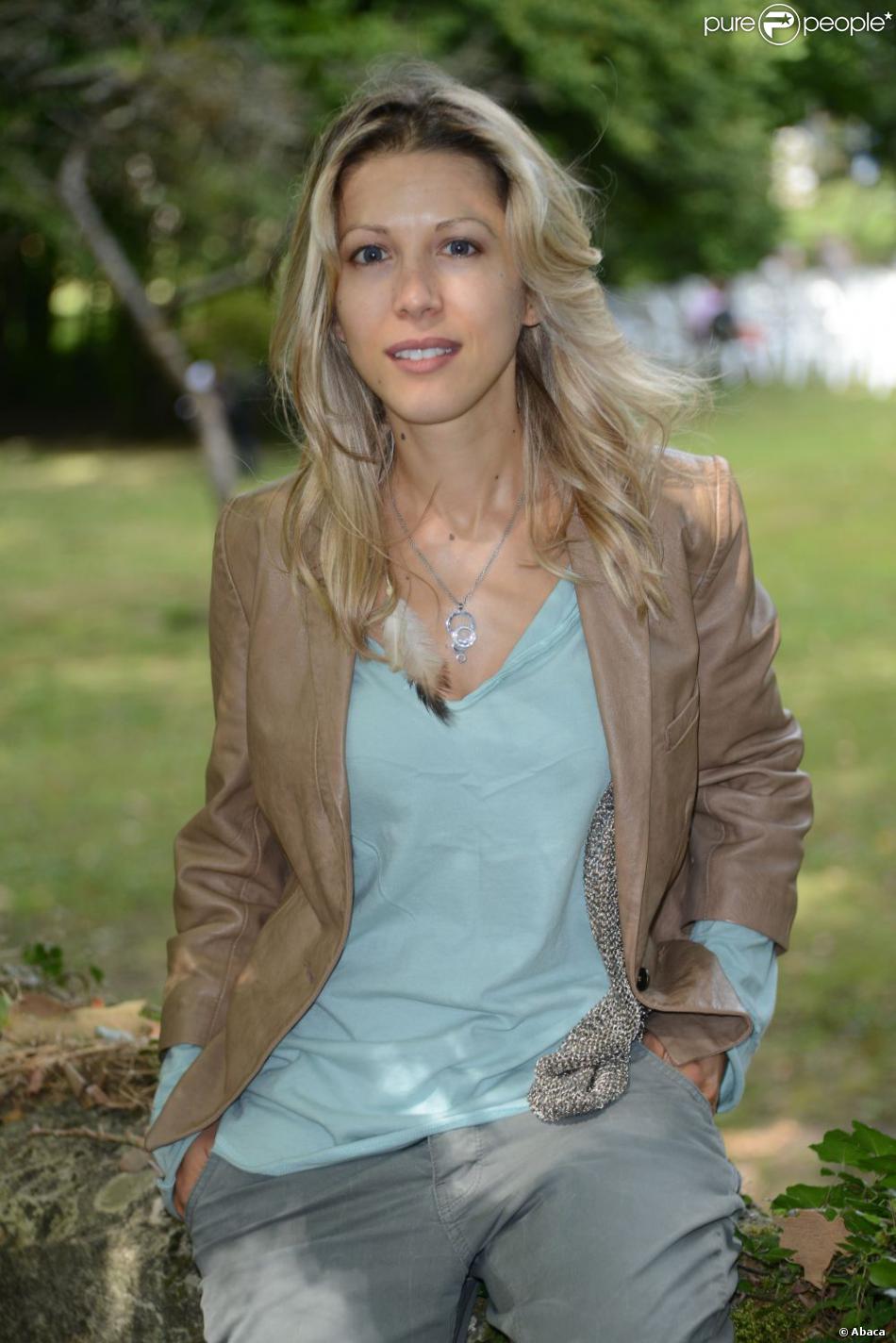 Tristane Banon durant la 17e édition de la Forêt des livres à Chanceaux ...