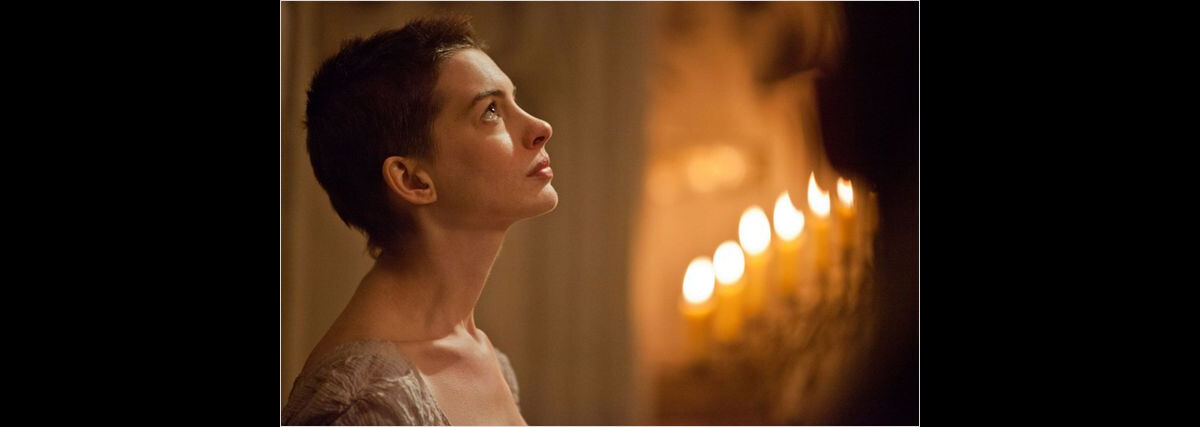 Vidéo : Anne Hathaway joue Fantine dans la version musicale des ...