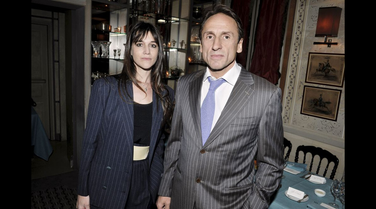 Photo : Charlotte Gainsbourg et le docteur Krishna Clough de l'institut ...