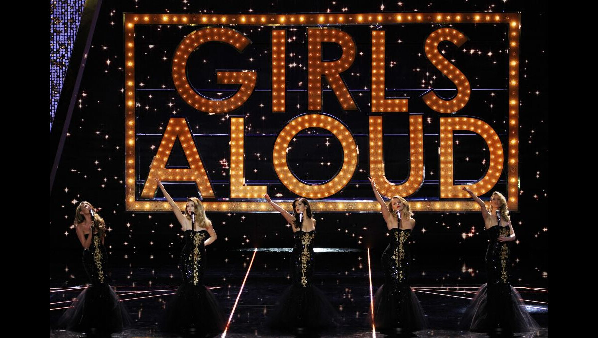 Photo : Les Girls Aloud sur scène au 100e gala du Royal Variety au ...