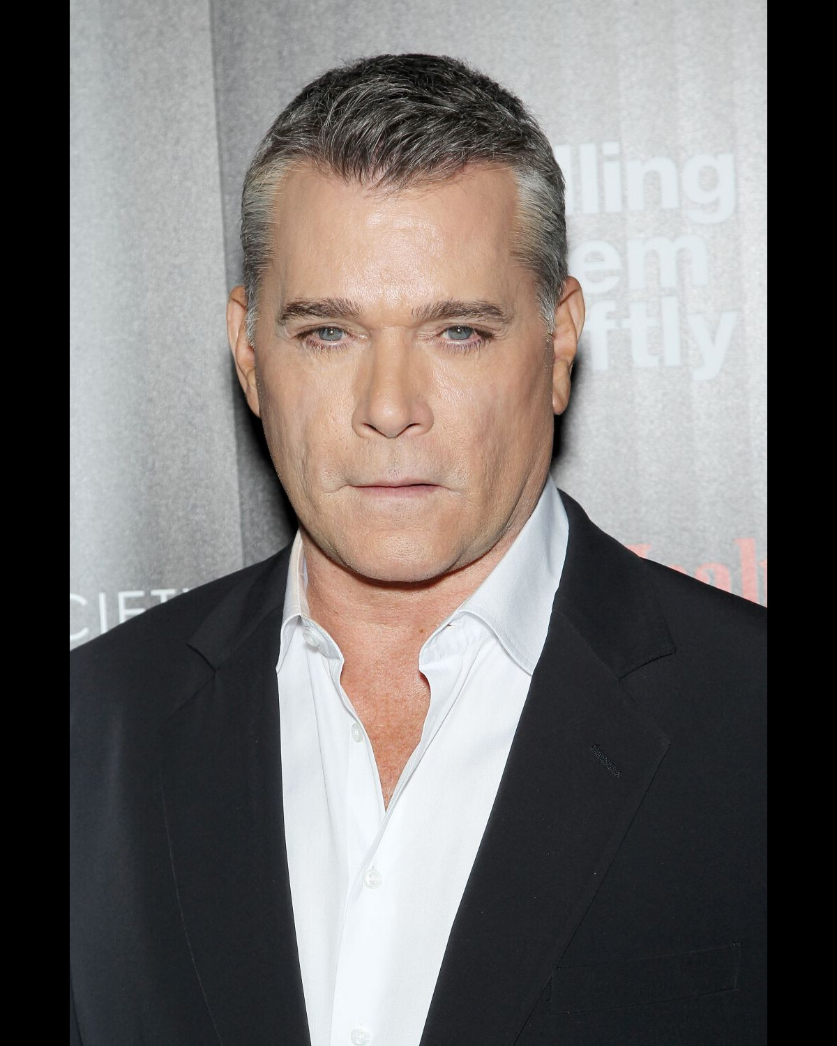 Vidéo : Ray Liotta lors de l'avant-première du film Cogan : Killing ...