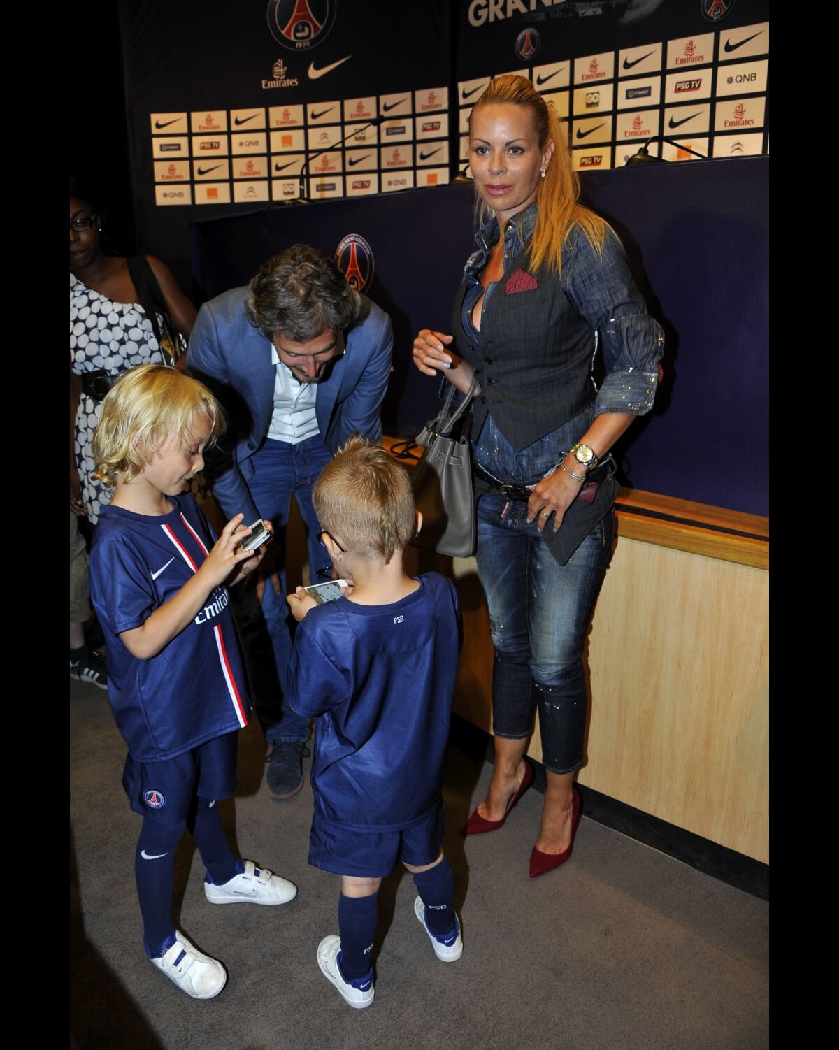 Photo : Helena Seger et ses enfants Vincent et Maximilian lors de la ...