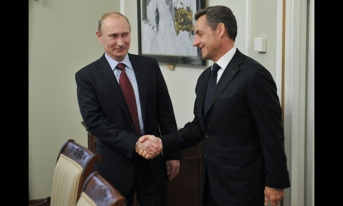Photo : Vladimir Poutine et Nicolas Sarkozy à Moscou, le 14 novembre ...