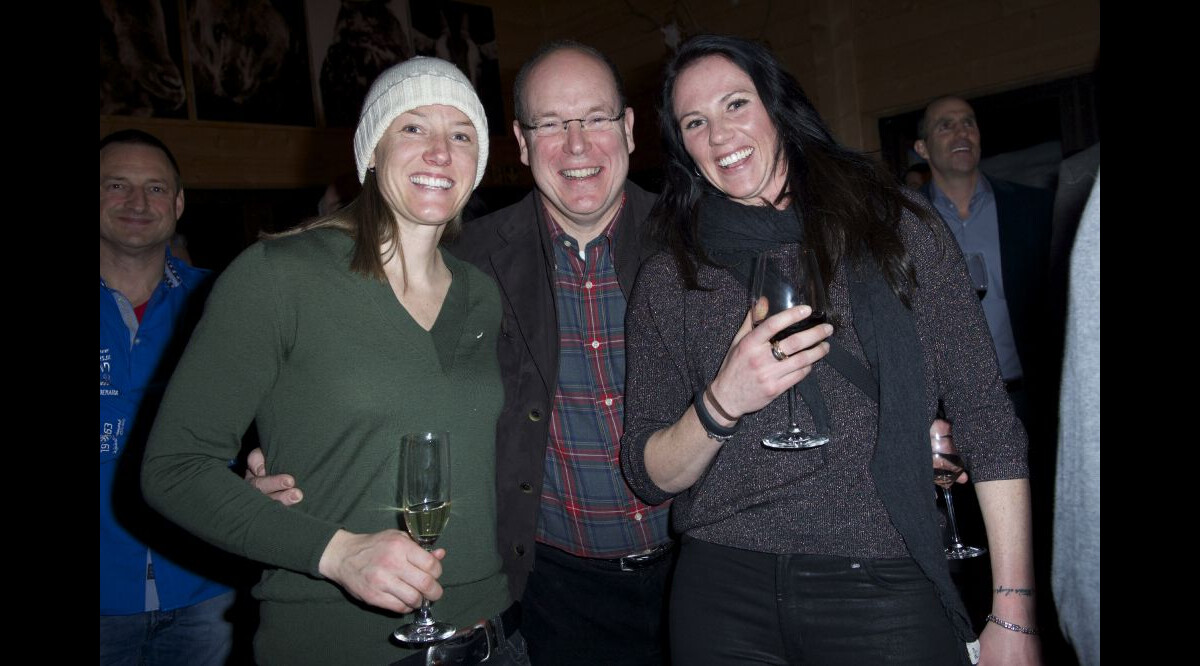 Photo : Le prince Albert de Monaco entouré de Shauna Rohbock et Helen ...