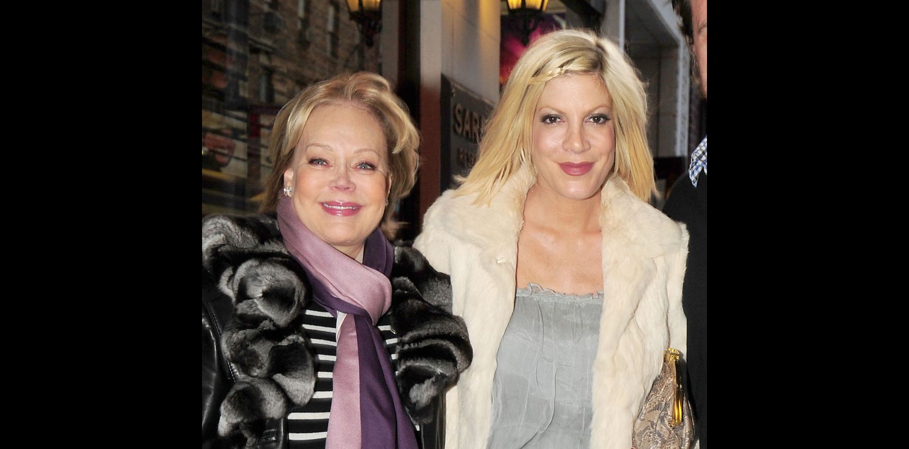 Tori Spelling : Sa mère Candy, multimillionnaire, lui fait honte ...