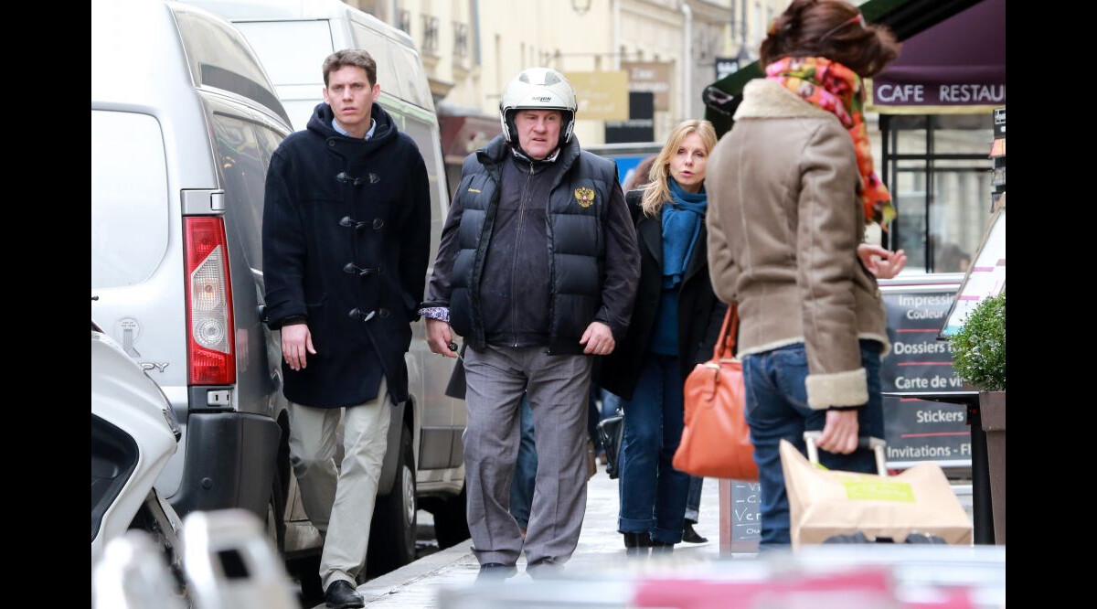Photo : Gérard Depardieu dans les rues de Paris le 11 avril 2013 ...