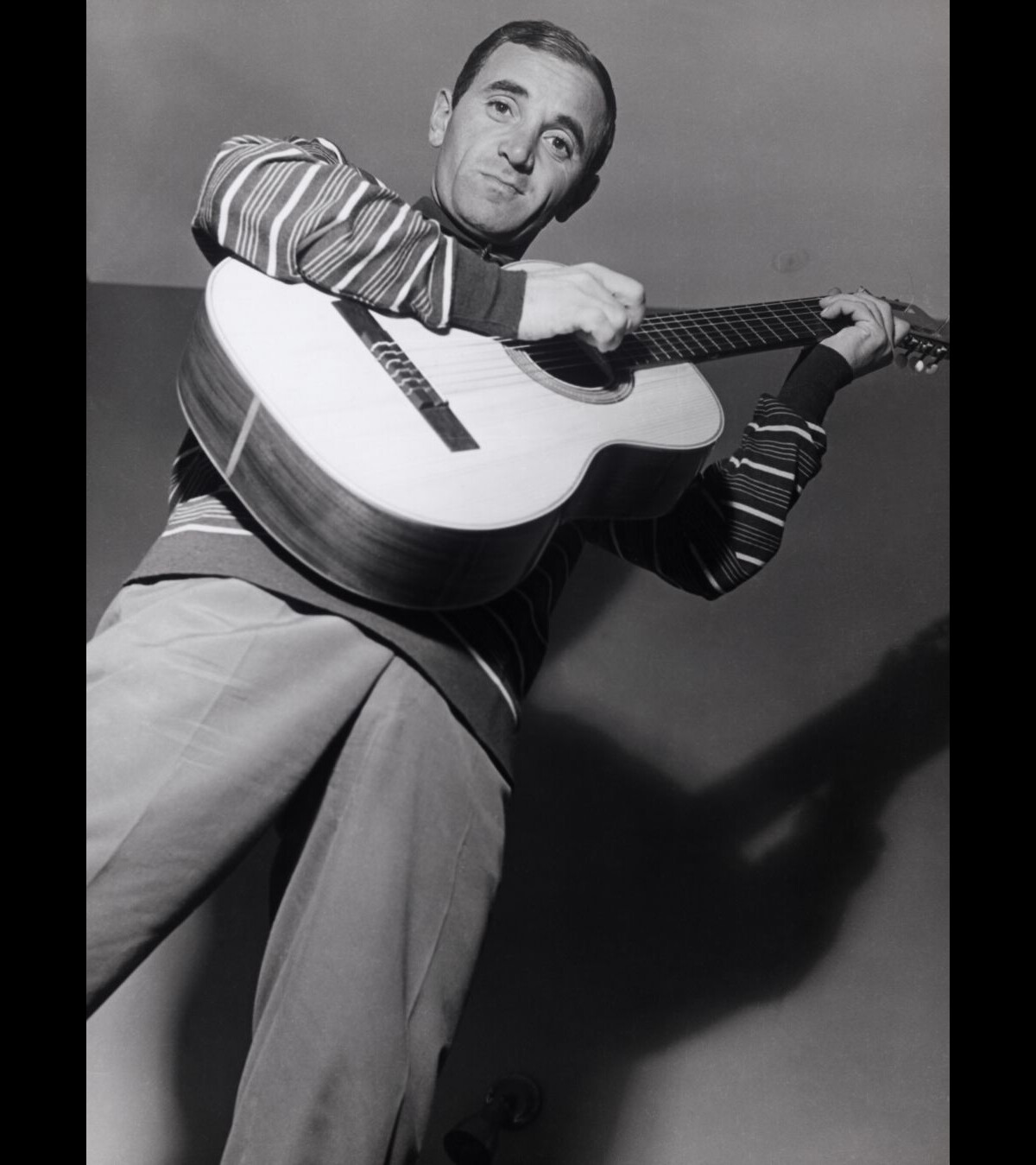 Photo : Charles Aznavour dans les années 1960 - Purepeople
