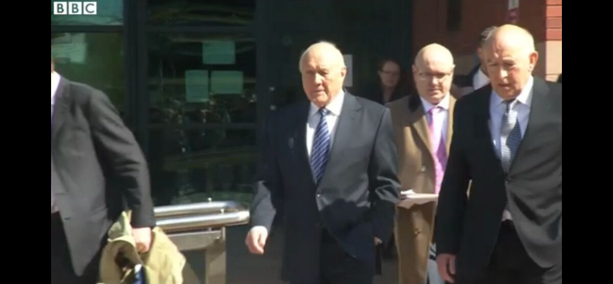 Photo : Stuart Hall, star de la BBC, a reconnu avoir commis des ...