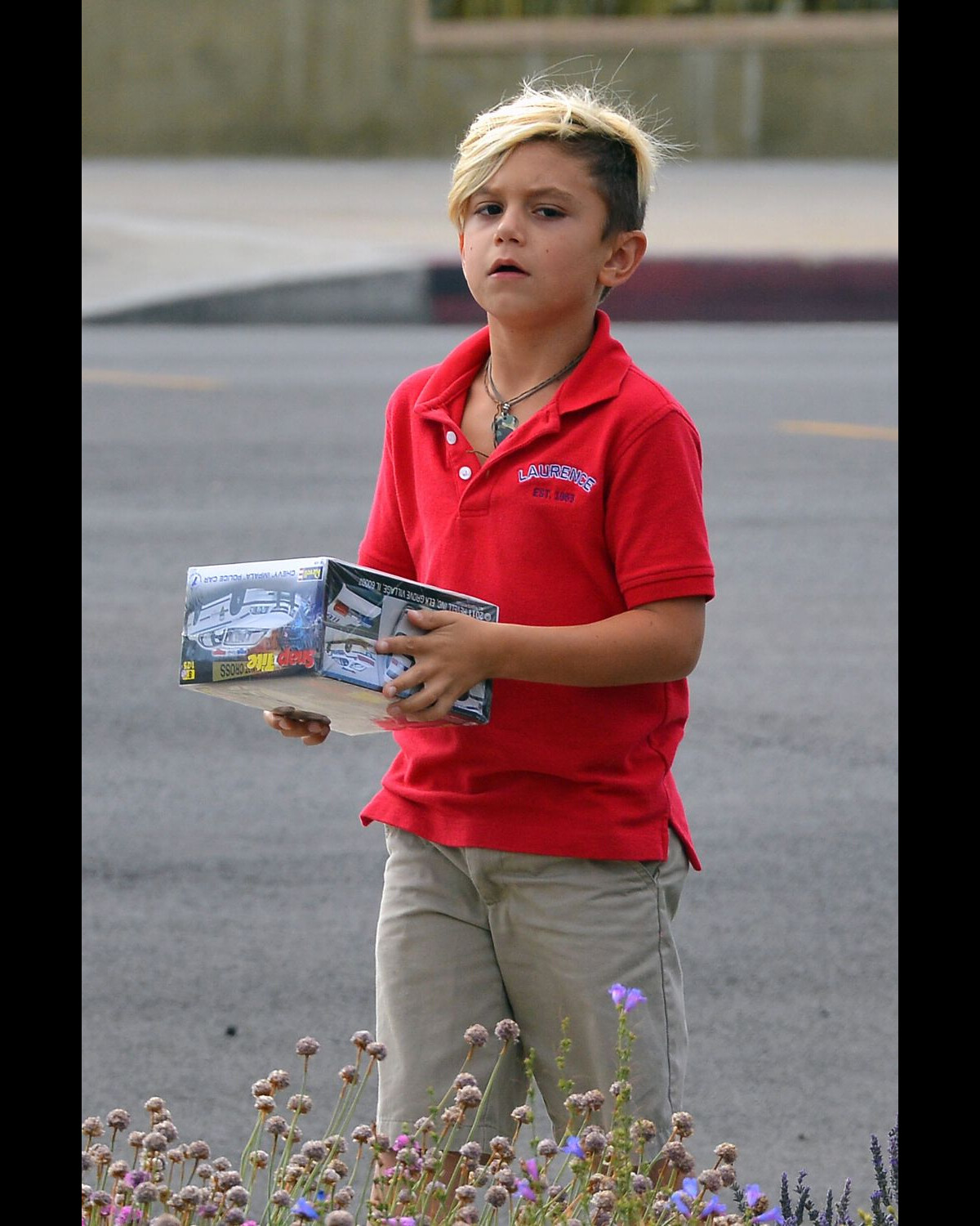 Vidéo : L'aîné de Gwen Stefani, Kingston, en balade à Los Angeles, le 8 ...