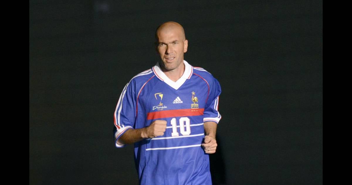 Zinédine Zidane et les Bleus de France 98 : Hommage au PSG et match entre amis - Purepeople