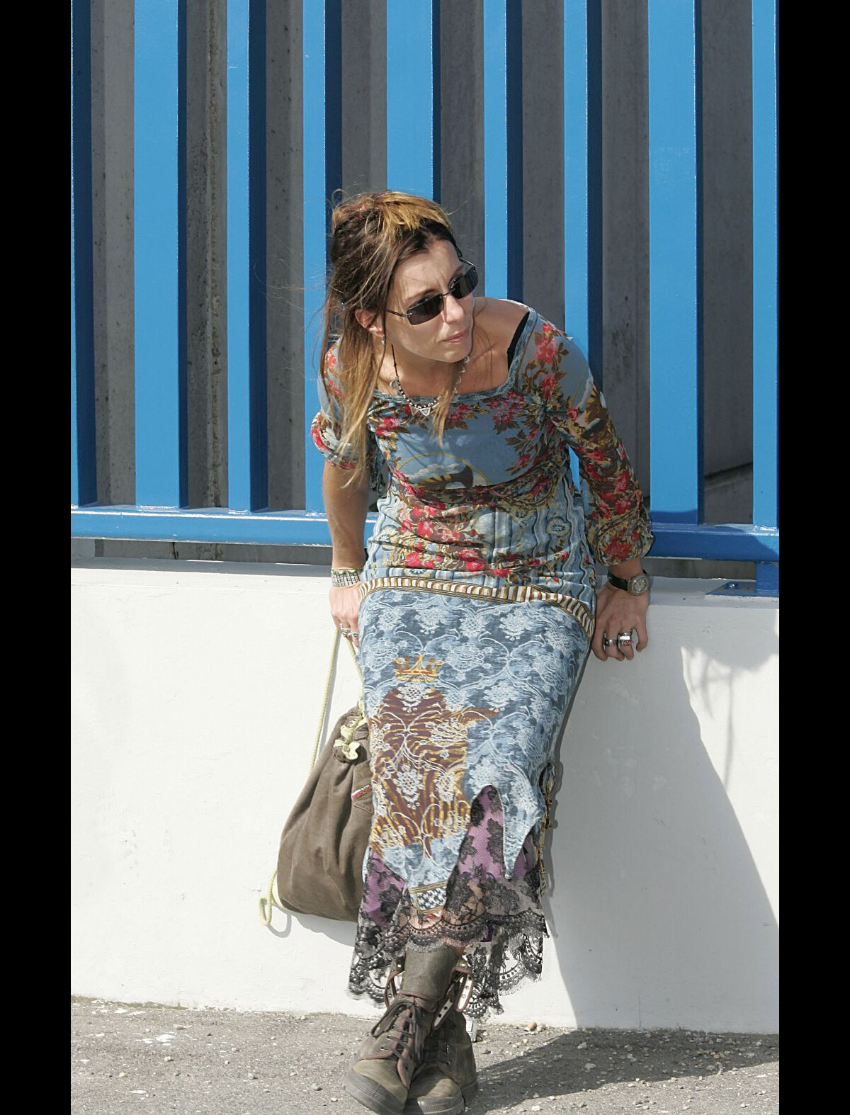 Photo : Kristina Rady devant le centre de détention de Muret pour aller ...