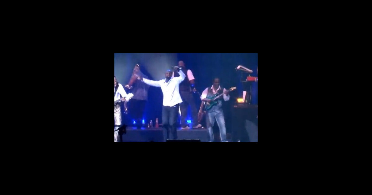 Omar Sy : Son show surprise et endiablé au concert d'Earth, Wind and ...