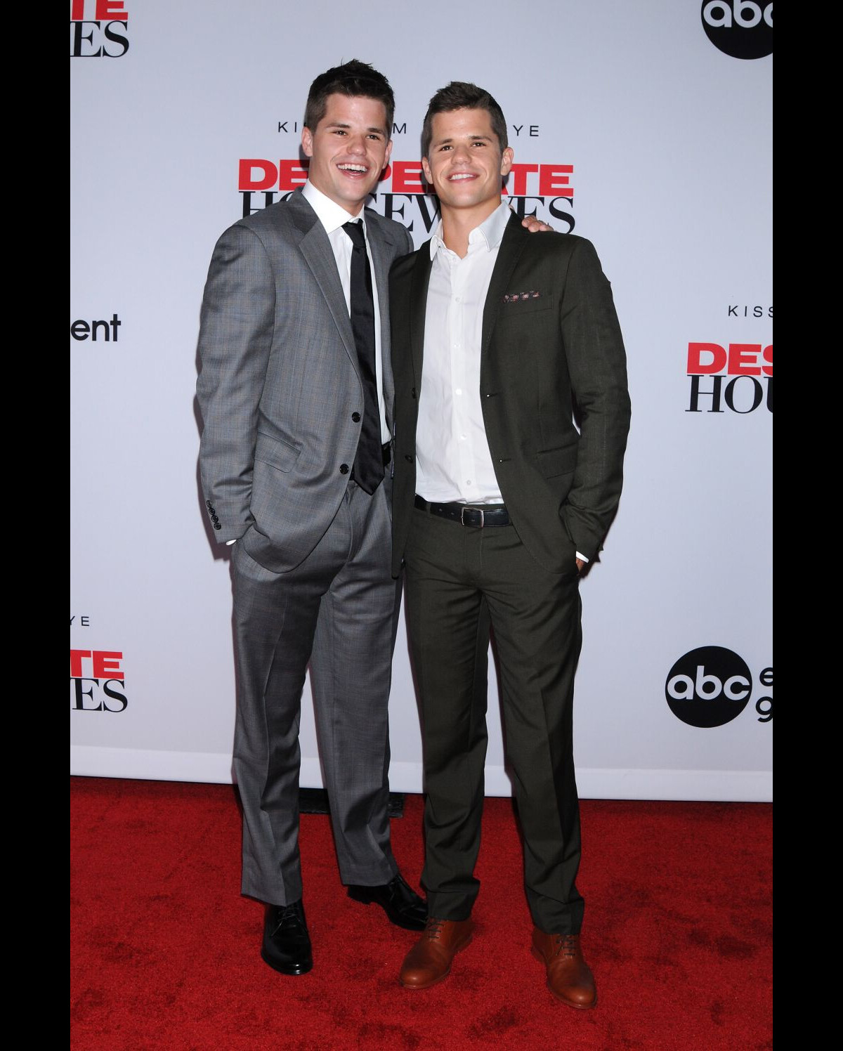 Photo : Max Carver et Charlie Carver le 21 septebmre 2011 à Los Angeles ...