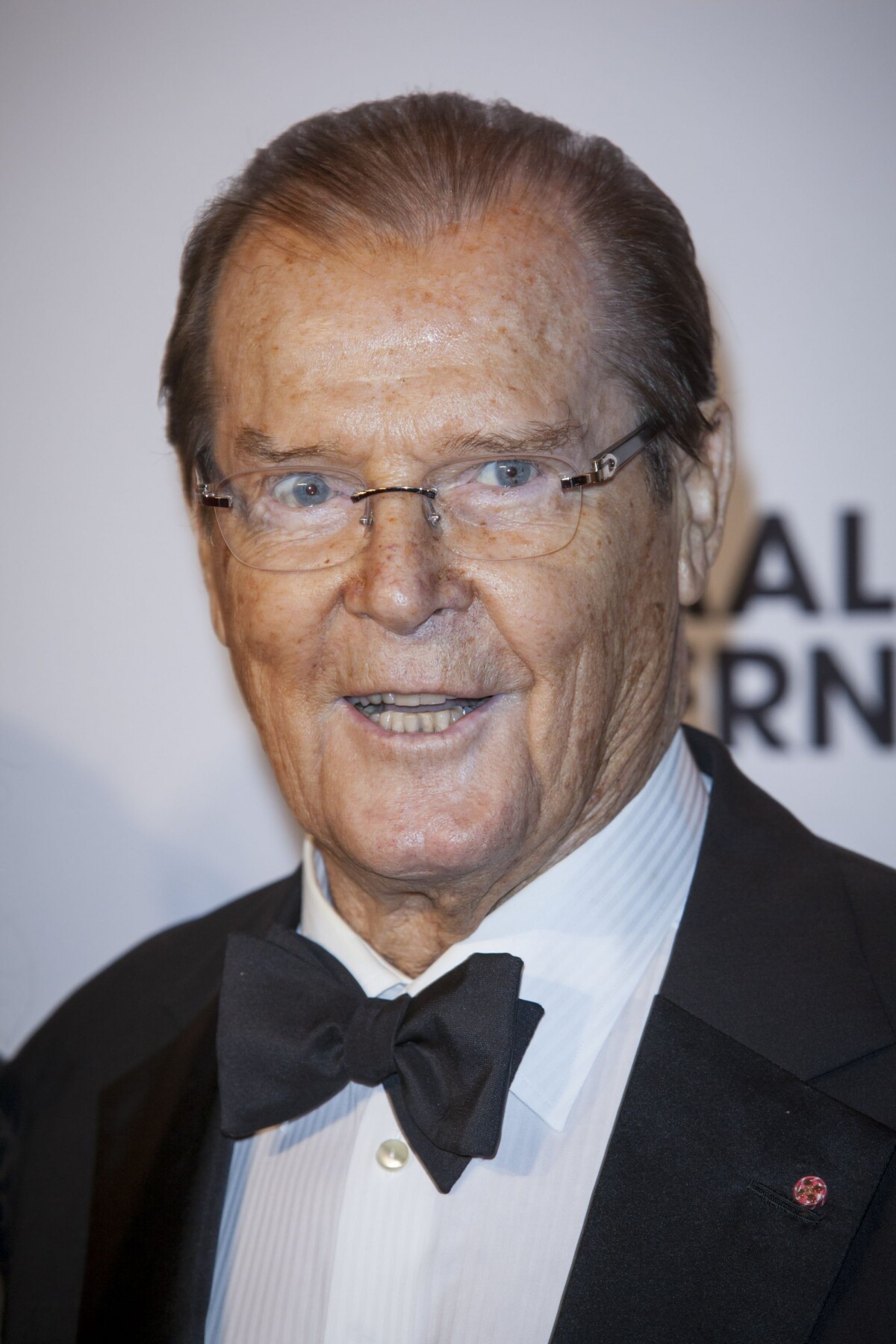 Photo : Roger Moore lors de la soirée de gala de la fondation Albert II ...