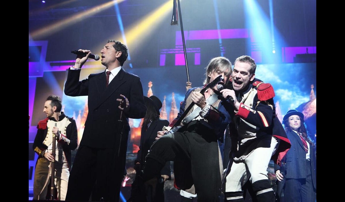 Photo : Gad Elmaleh, Jean-Louis Aubert et Garou- Spectacle des Enfoirés ...