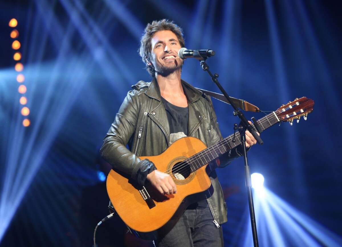 Photo : Mickaël Miro sur la scène de l'Olympia, pour le concert "Leurs ...