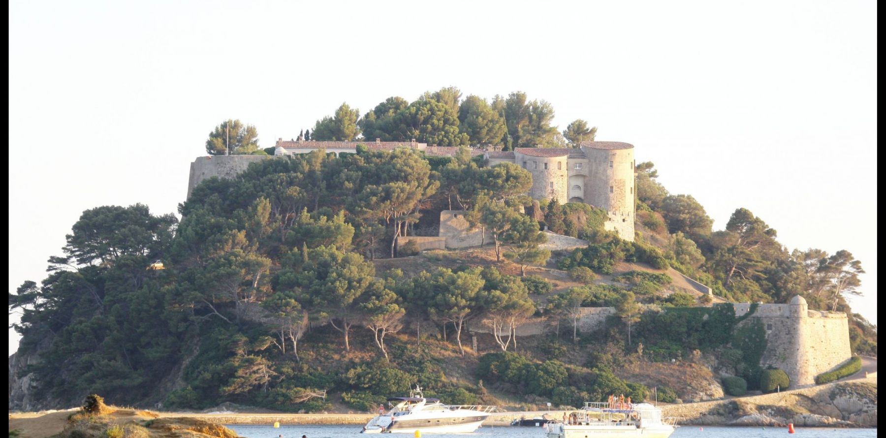 François Hollande : Le fort de Brégançon à visiter - Purepeople