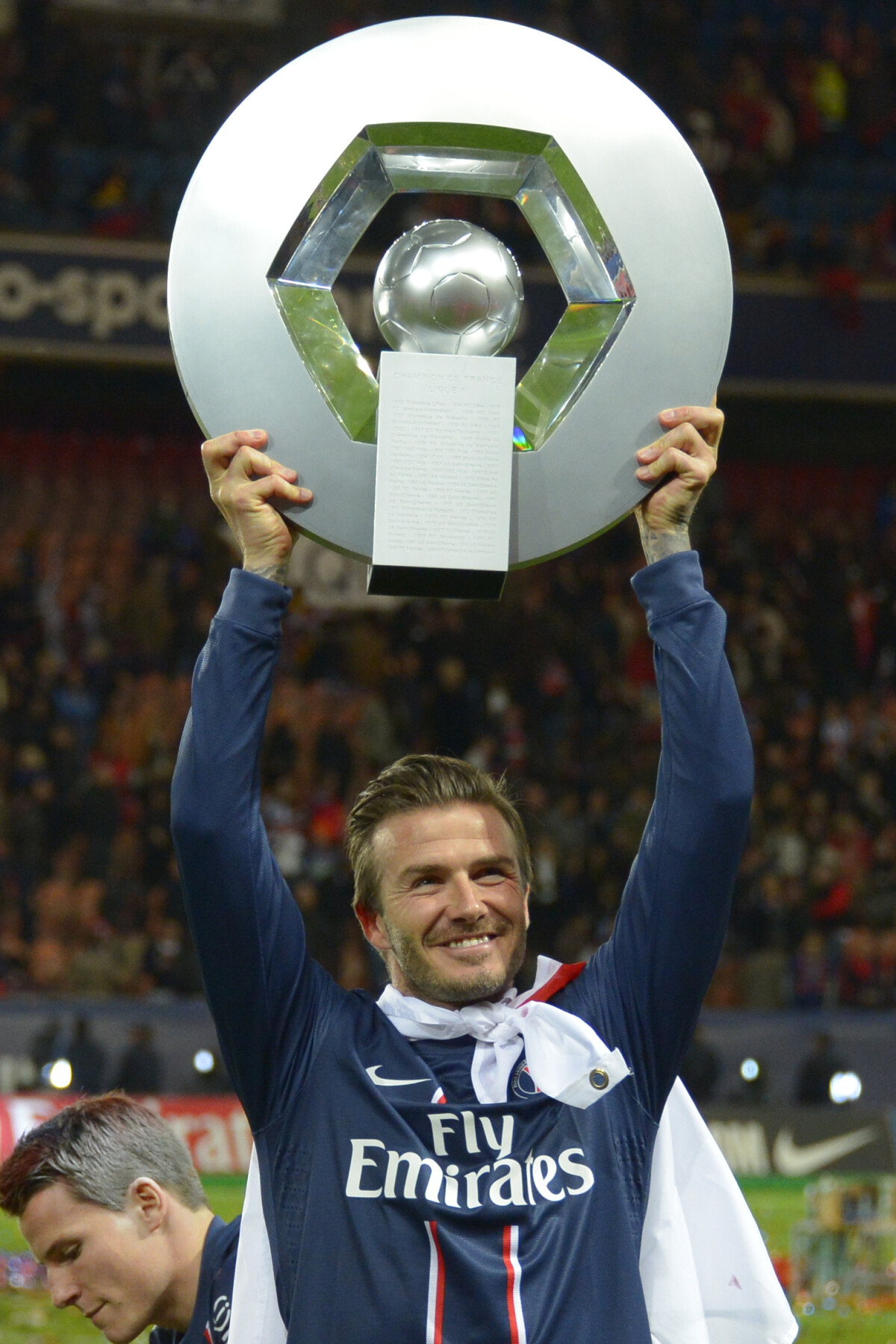 Photo : David Beckham avec le trophée de champion de France après le ...