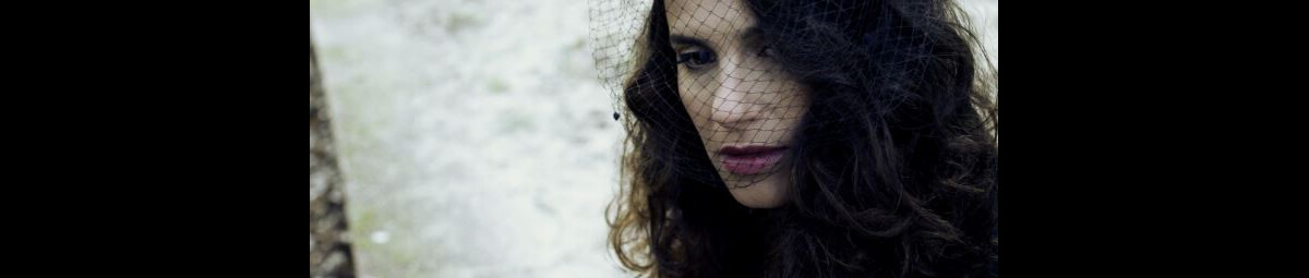 Photo : La jolie Elisa Tovati dans le clip de Tout le temps, en duo ...