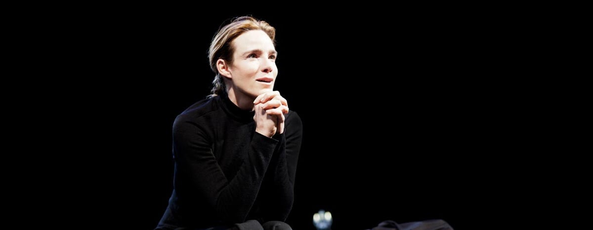 Photo : Géraldine Danon sur scène Février 2014 - Purepeople