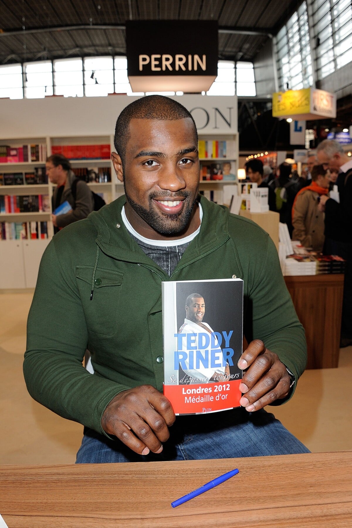 Photo : Teddy Riner au Salon Du Livre au Parc des Expositions de la ...