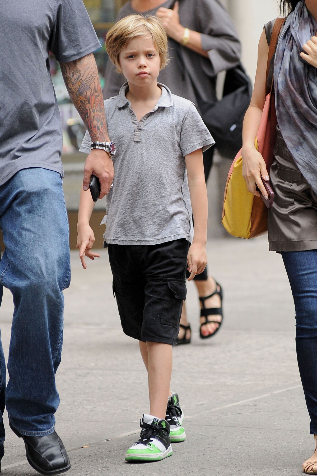 Photo : Shiloh Jolie-Pitt en balade à New York le 12 mai 2014, avec un ...
