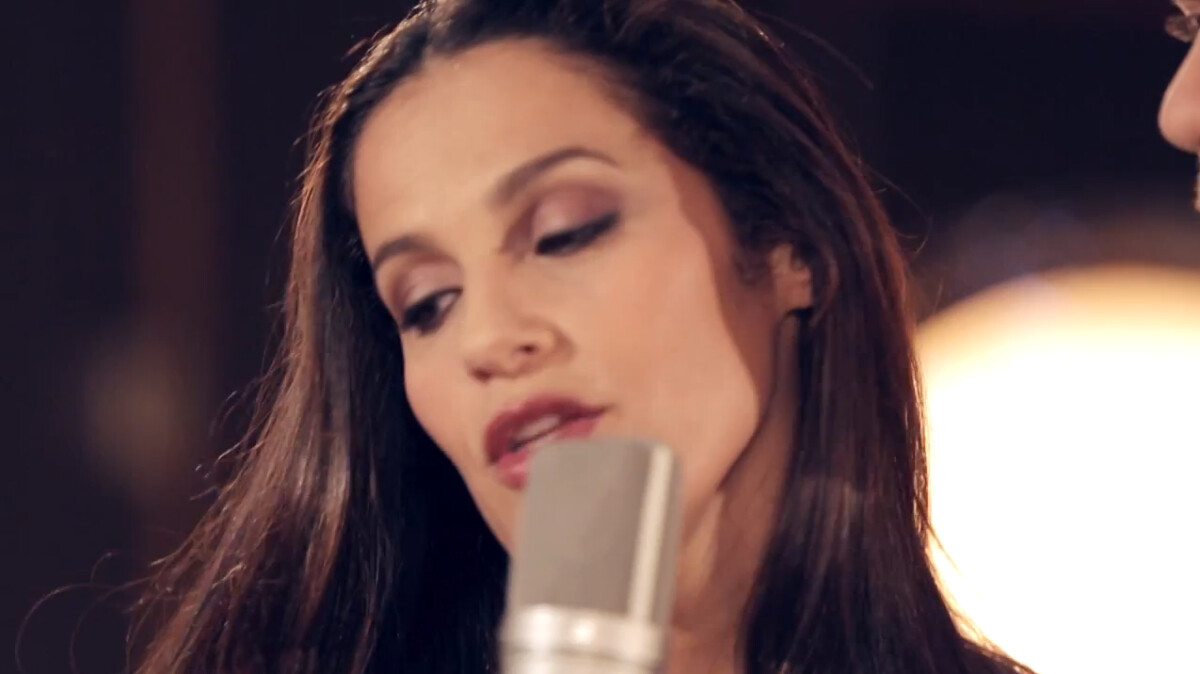 Photo : Elisa Tovati - image du clip Désir Désir - extrait de l'album ...