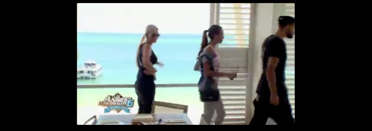 Photo : Amélie et Vanessa découvrent la vue paradisiaque de leur ...