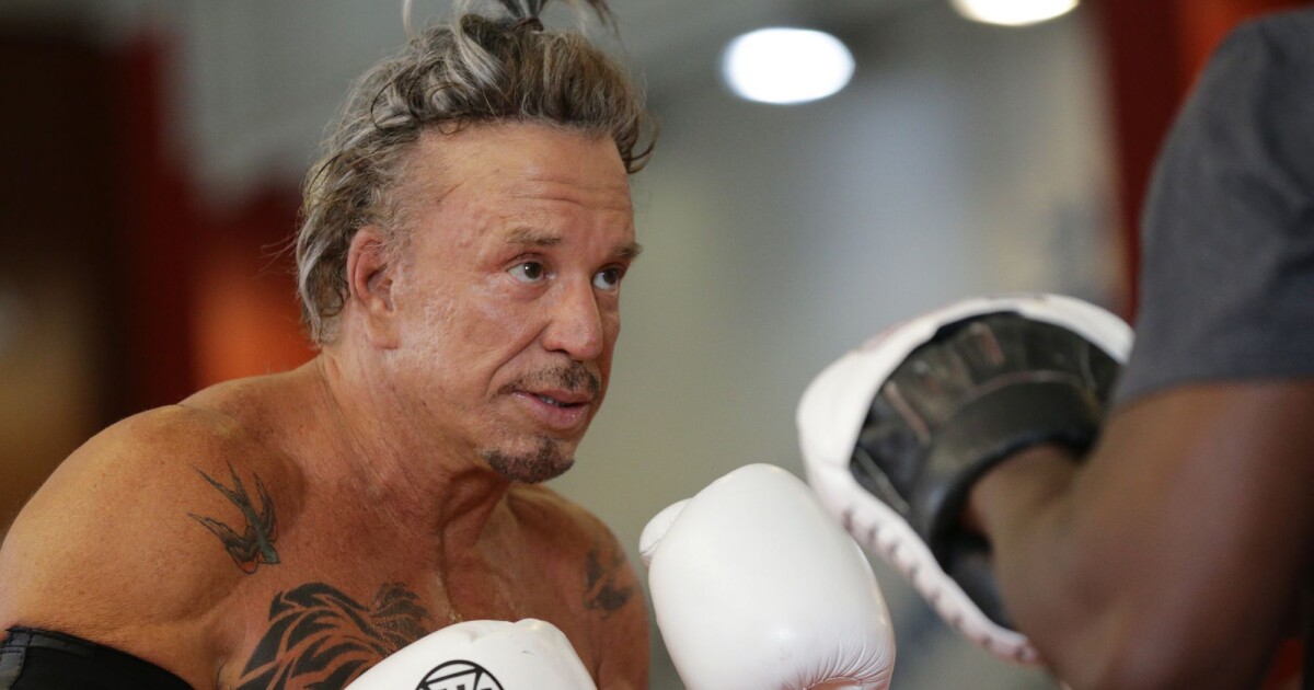 Mickey Rourke encore transformé : Un drôle de look mais une bonne mine ...