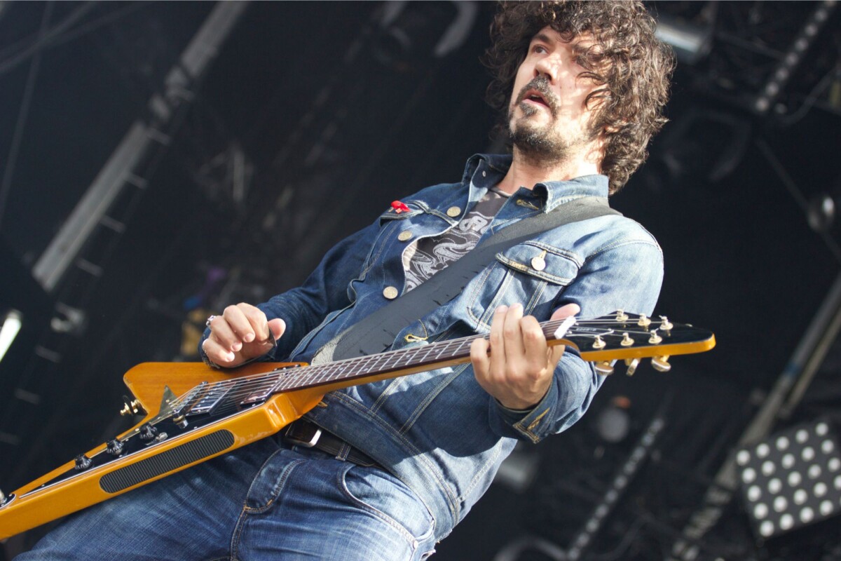 Photo : Yarol Poupaud en concert avec FFF lors de Solidays à l ...