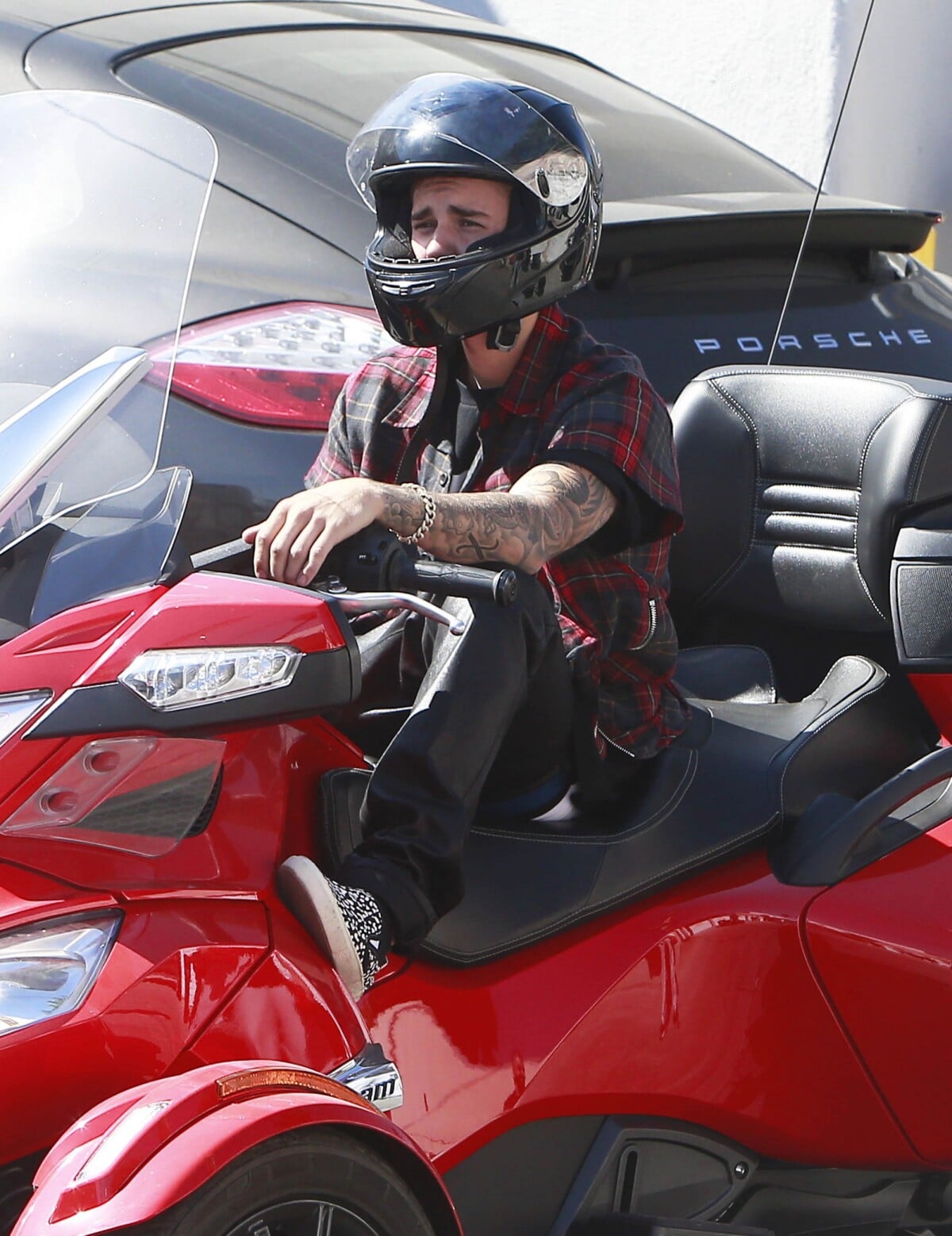Photo : Le chanteur Justin Bieber s'amuse à conduire des Can-Am Spyder ...