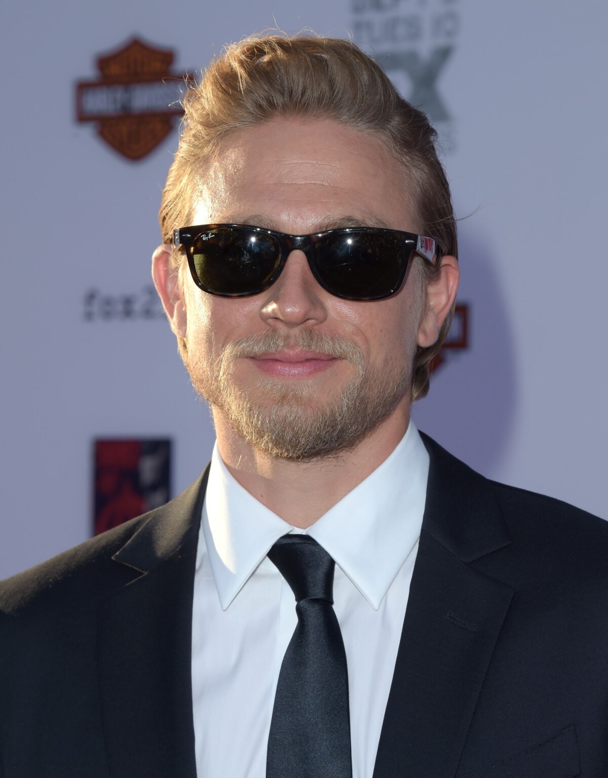 Photo Charlie Hunnam à La Soirée De Lancement De La 7e Saison De Sons Of Anarchy Au Tcl