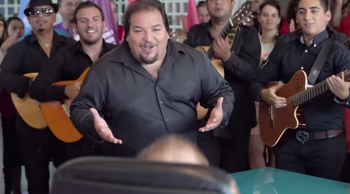 Photo : Le chanteur Manolo de Chico & les gypsies dans une publicité ...