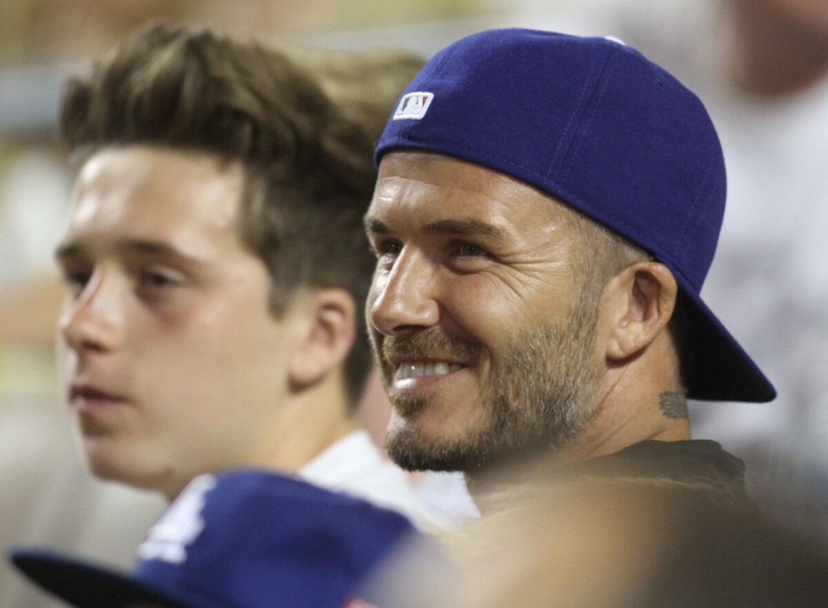 Photo : Brooklyn Beckham et David Beckham assistent au match de ...