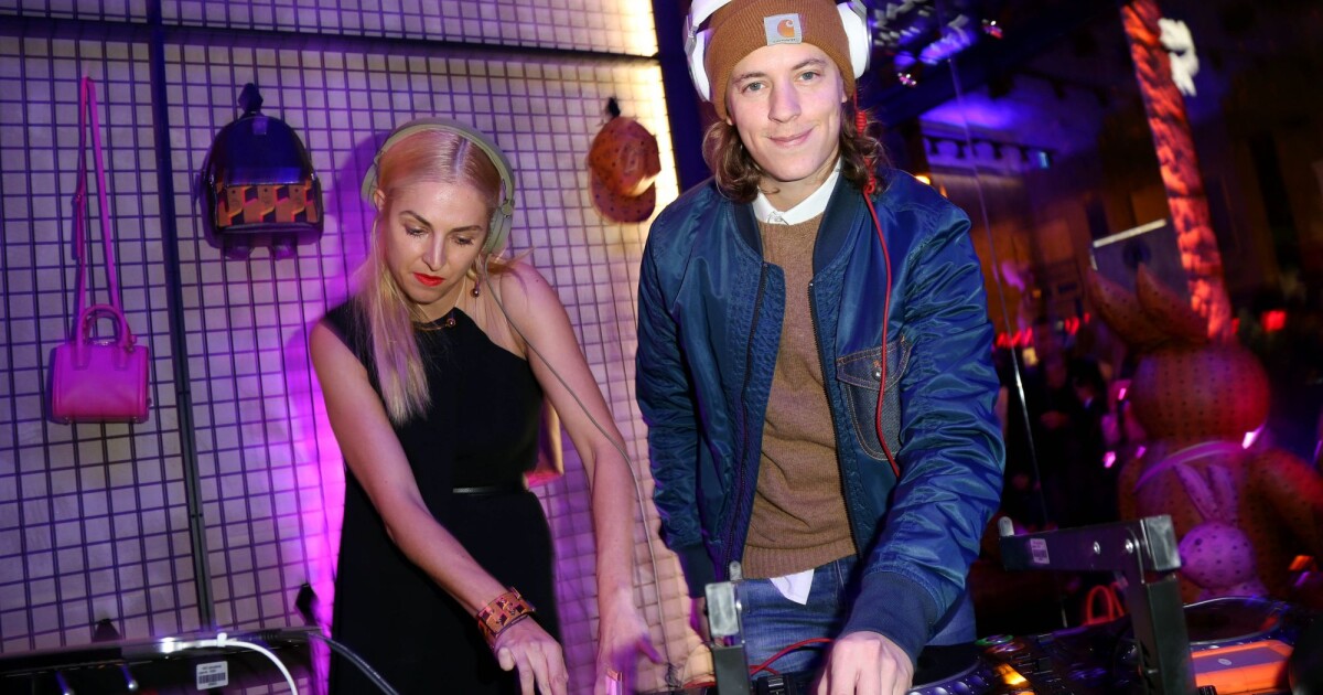 Pierre Sarkozy : À Berlin, le DJ fait la rencontre de deux jolies ...